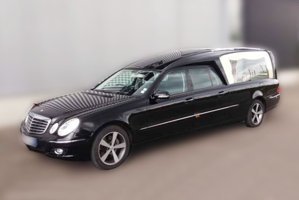Auto-fúnebre Mercedes-benz Limousine - Funerária Margarida & Filhos